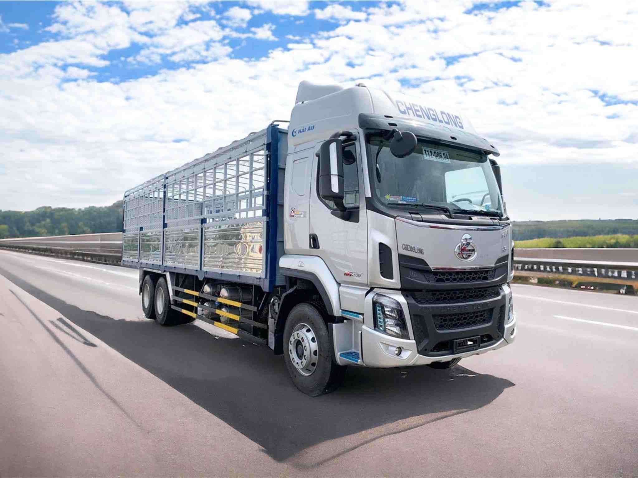 Xe Tải Chenglong H5 3 chân 270 HP - Vận Hành Mạnh Mẽ - Tiết Kiệm Nhiên ...